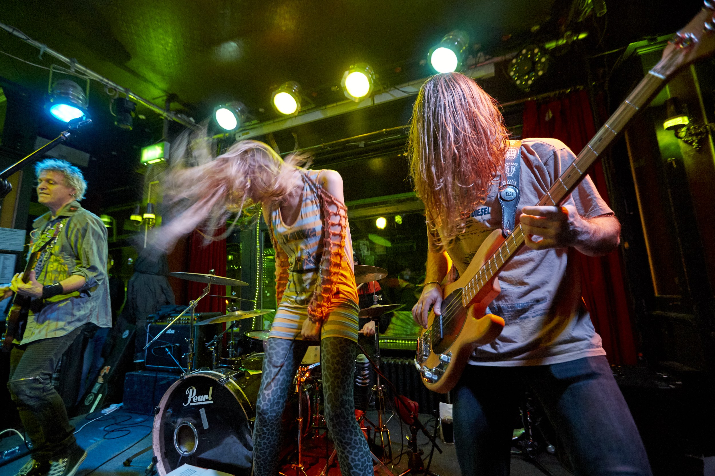 Live In Pictures: Healthy Junkies, Pretty Pistol, Dead At Eleven ...